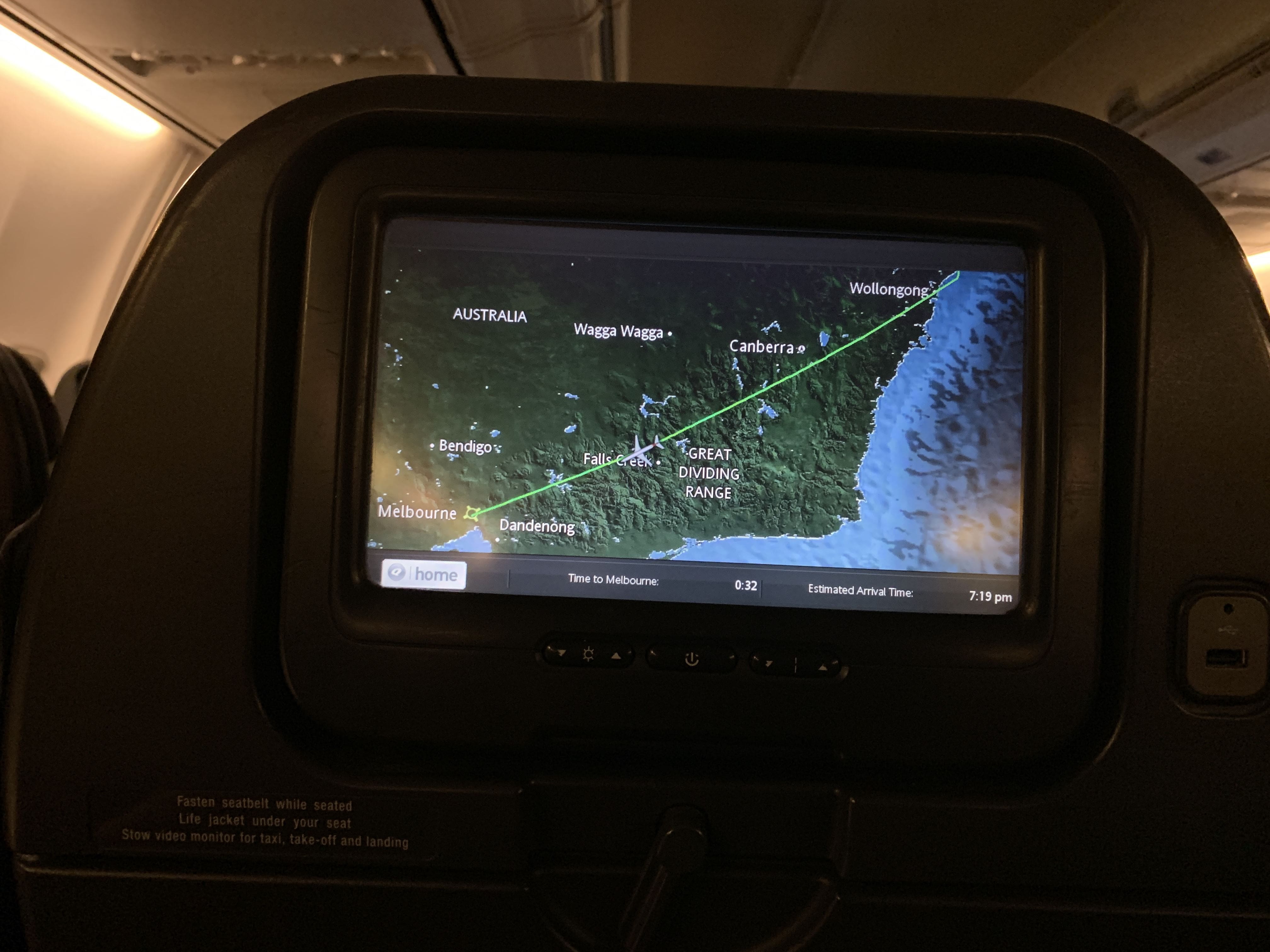 Qantas Sydney to Melbourne - Ready Jet Roam